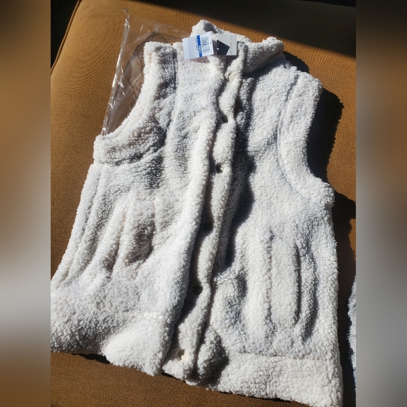 Jackets & Coats | New Small Vest Tags Still Attached Past The Return ...